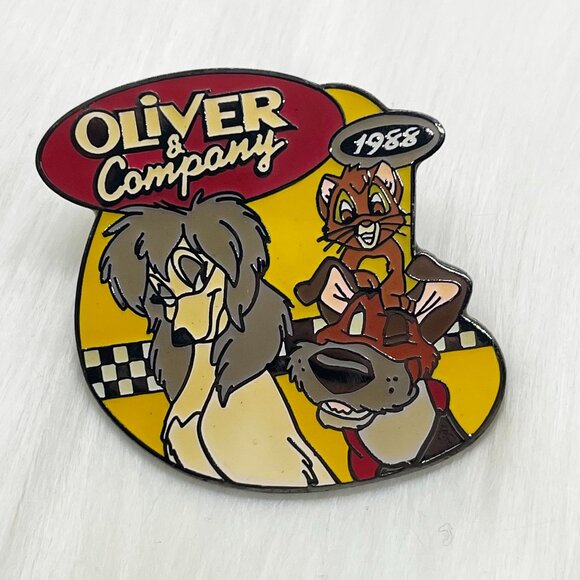 Disney | Jewelry | 525 Disney Countdown To The Millennium Oliver And ...